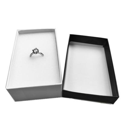 Cina Inserzione della schiuma della scatola di Grey White Print Paper Ring di rettangolo per stoccaggio dei gioielli in vendita