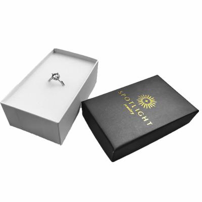 Cina Inserzione della schiuma della scatola di Grey White Print Paper Ring di rettangolo per stoccaggio dei gioielli in vendita
