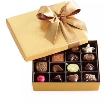 Cina Confezione regalo di cioccolato OEM di fabbrica Personalizza il vassoio di plastica della carta da stampa all'interno con nastri in vendita