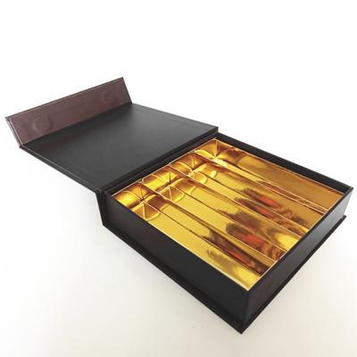 Cina Scatola per imballaggio di cioccolato progettata popolare Carta patinata marrone Inserto in carta per carte dorate con laminazione opaca con chiusura magnetica in vendita