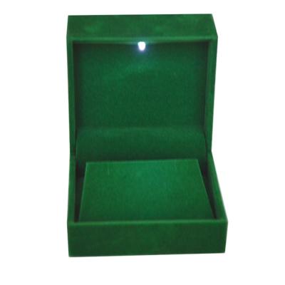 Cina Quadrato verde dei contenitori di regalo dei gioielli del velluto del braccialetto del pendente con la luce del LED in vendita