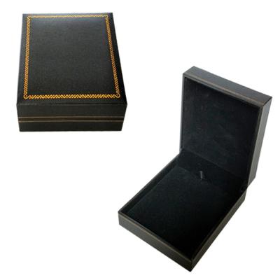 Cina Pantone che stampa il contenitore di regalo di cuoio nero dell'orecchino di Ring Box Velvet Lining Empty in vendita