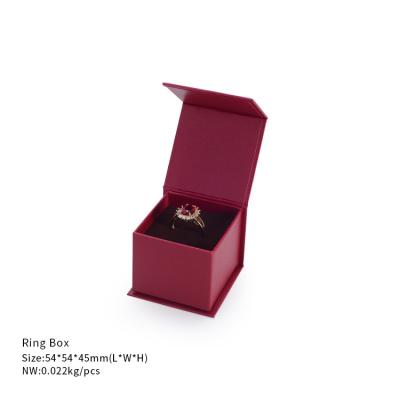 Cina Collana dei gioielli e contenitore di regalo rossi del braccialetto con chiusura magnetica in vendita
