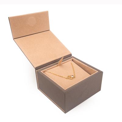 China De kaki van de de Juwelendoos van het Lintensuède Magnetische Sluiting van Ring Necklace Bracelet Earring With Te koop