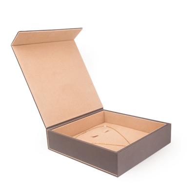 China De kaki van de de Juwelendoos van het Lintensuède Magnetische Sluiting van Ring Necklace Bracelet Earring With Te koop