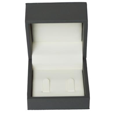 Cina La falda bianca di Grey Leather Jewelry Packaging Open ha personalizzato doppio Ring Box in vendita