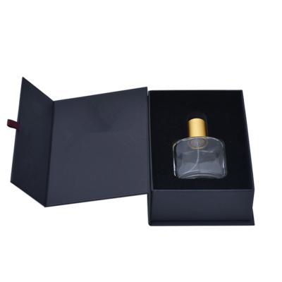 Cina Bottiglie di vino magnetiche di Matte Black Foam Insert For del contenitore di regalo della chiusura del cartone del profumo in vendita