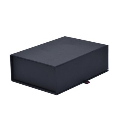 Cina Bottiglie di vino magnetiche di Matte Black Foam Insert For del contenitore di regalo della chiusura del cartone del profumo in vendita