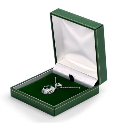Cina Il contenitore di regalo di plastica di carta delle similpelle con la linea dell'oro inserisce il velluto bianco Ring Display Box del raso in vendita