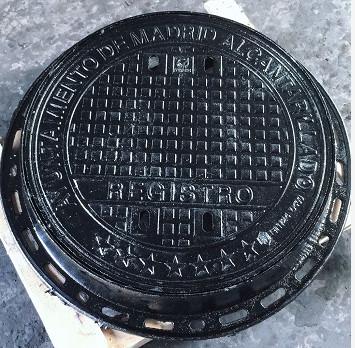 Cina Copertura di botola duttile del ferro del bene durevole dell'elite con il meccanismo di bloccaggio in vendita