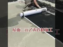 Rollo impermeabile EPDM liscio da 1,2 mm per il rinnovamento del tetto in acciaio di colore vecchio