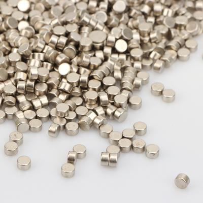China Hoogtemperatuur 8X4Mm Kleine zeldzame aardmagneten NdFeB zeldzame aardmetalen magneten Te koop