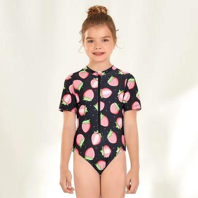 中国 いちごは女の子の水着のかわいいジッパーの子供の一つの水着を印刷した 販売のため