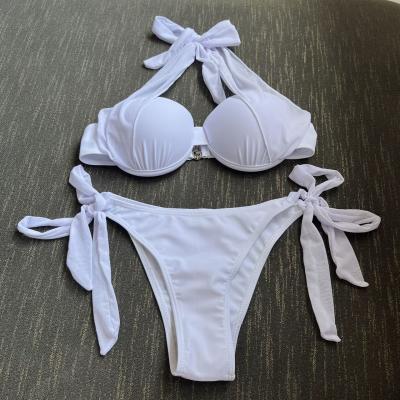 中国 夏のためのルーシュで飾られた特徴が付いている赤いBandeauのビキニ 販売のため