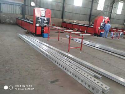 China Elektrische Aluminiumprofiel Punching Zaag Snijmachine Met 6000mm Max Verwerking Lengte Te koop