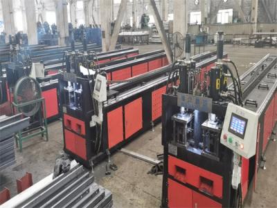 Κίνα 2500kg Αυτοματοποιημένη 6 μέτρα υδραυλική μπλε μηχανή τρύπησης για την επεξεργασία της κοπής μετάλλων 5 mm προς πώληση