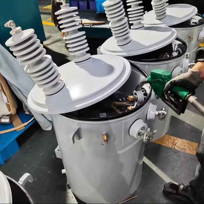 Oil filled single-phase pole-mounted distribution transformer (2)