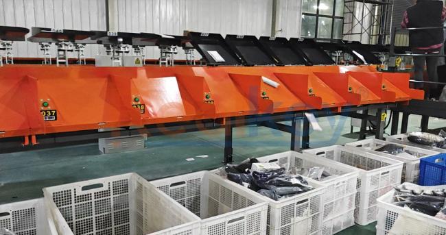 Realkey Tilt Tray Sorter in operation showing package sorting process