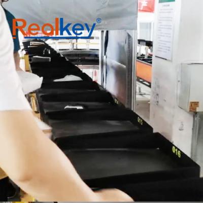 China Smart Tilt Tray Sorter met automatische identificatie Precision Meets Performance Te koop
