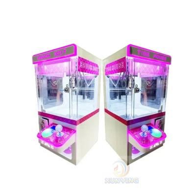 China Small Size Table Top Mini Claw Machine Coin Operated Games with and Performance for sale