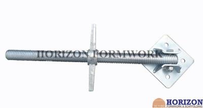 China Adjustable Scaffold Leveling Jack 38mm x 600mm with Swivel Base Plate 150x150mm for sale