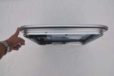 中国 海洋のボートのヨットのための緩和されたガラスが付いている525x525mm陽極酸化されたアルミニウム正方形のハッチの蒸気口 販売のため
