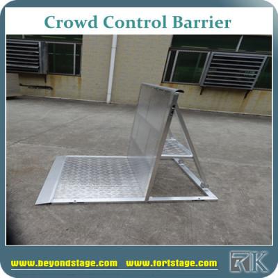 China Aluminum Crowd Control Barricades with Ramp Design Mobile Barrier Fence for sale