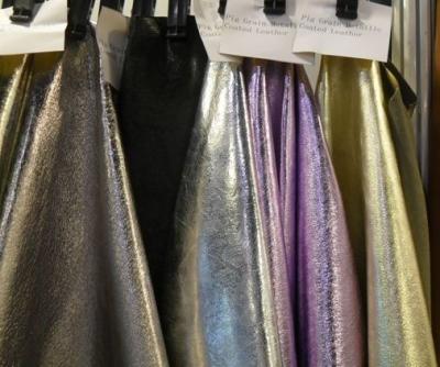 China ECO-FRIENDLY FASHION FILM COATED METALLIC PIG LEATHER FOR WOMEN'S BAGS LEATHER for sale