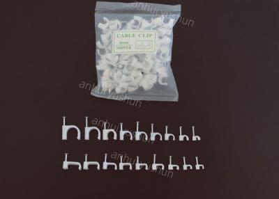 Cina Clips per cavi in plastica facili da installare per usi interni/esterni con caratteristiche e vantaggi in vendita