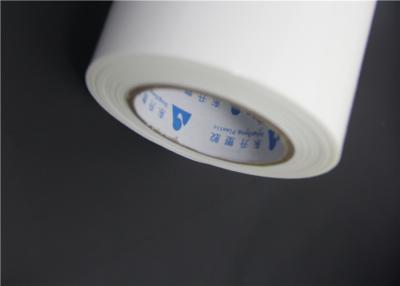 Πολυεστέρα καυτός ρόλος 0.12mm ταινιών λειωμένων μετάλλων συγκολλητικός πυκνά για τη σύνδεση του υφάσματος με τον καπλαμά