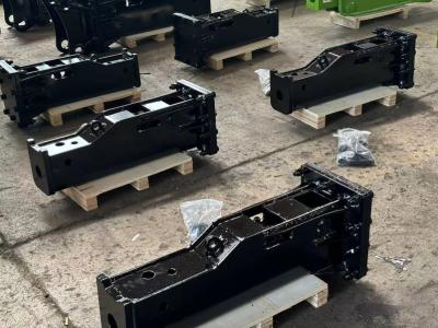 China 4ton-7ton Excavator Breaker Chisel Tool 68mm SB40 Silence Type Box Type Breaker for sale