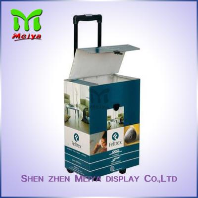 Cina Contenitore di carrello di mostra di POP del cartone con il supporto di plastica e due ruote di plastica in vendita