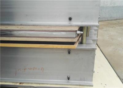 中国 5組のとの1600mmは十字ビーム棒場所で動作する自動制御箱が付いているコンベヤー ベルトの接合箇所機械を使用しました 販売のため
