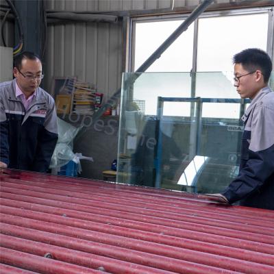 Cina Prezzi di vetro laminato ultra chiaro temperato 638mm Pvb Sgp Produttore per la costruzione in vendita