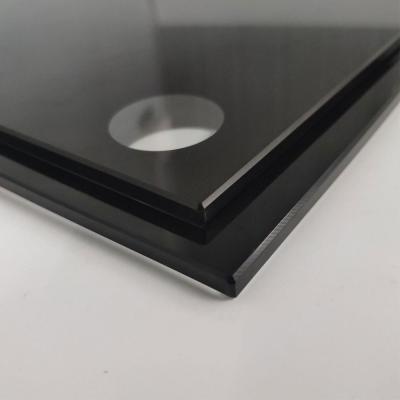China Concurrerende Prijs onbreekbare op maat gemaakte, getinte zwarte grijze ruwe, ruwe 4ft x 8ft glazen platen voor autodak Te koop