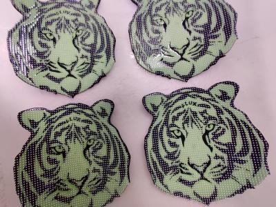 China Eco - Vriendschappelijk Ijzer op Kledingstukhitte - verbindings Rubberflarden for sale