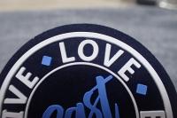 China Custom Silicone Rubber Logo Patches for Clothing Microfiber Screen Printing 500 Pcs MOQ for sale