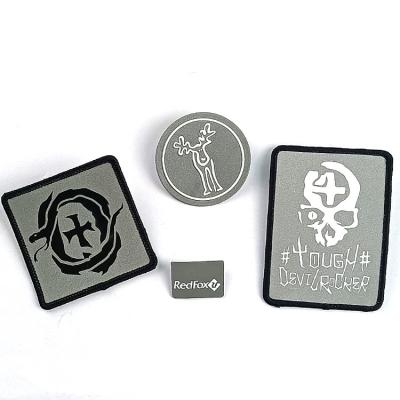 Chine 3D doux de relief à haute fréquence réfléchissant TPU raccorde pour des chaussures de vêtements à vendre