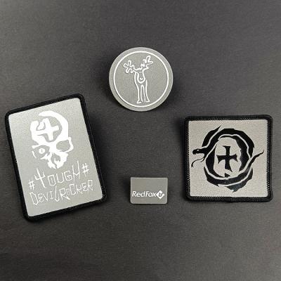 Chine 3D doux de relief à haute fréquence réfléchissant TPU raccorde pour des chaussures de vêtements à vendre