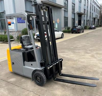 Cina 1 tonnellata di carrelli elettrici a tre ruote con pneumatici solidi di 3 metri per grandi magazzini in vendita