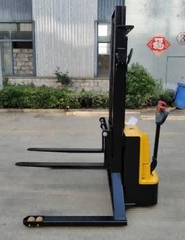 Cina Stacker estremamente sicuro e stabile da 1,6 tonnellate 3,5 m 4 m walkie-talkie Full Electric Stacker con gambe a cavallo e forchetta forgiata in vendita