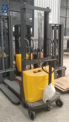 Cina Piedi fisse regolabili, impilatori di pallet semielettrici, 2 tonnellate in vendita