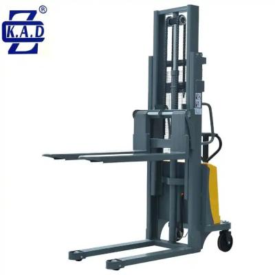 Cina 3000 mm 9,8 piedi 1500 kg 1,5 t Semielettrico stacker idraulico economico con motore di sollevamento in vendita