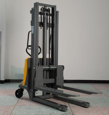 Cina 1.5 tonnellate 3307 libbre Semi-automatico stacker idraulico stacker elettrico pallet per la movimentazione in magazzino in vendita