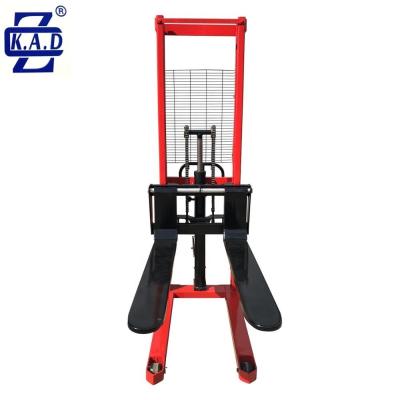 Cina 1.6m 2m 2.5m 3m sollevamento manuale idraulico carrello elevatore pallet stacker per piccoli magazzini in vendita