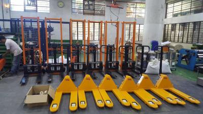 Cina Capacità di carico 2000kg 2T altezza personalizzata stacker manuale idraulico in vendita