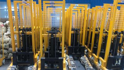 Cina MS1030 Capacità di carico 1000 kg Altura di sollevamento 3000 mm Camion pallet manuale impilatore idraulico in vendita