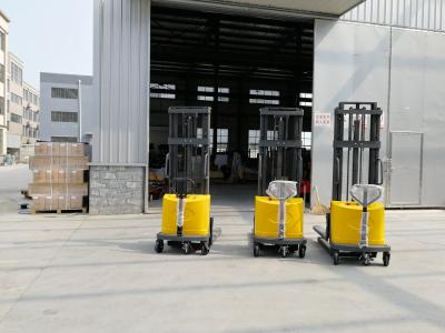 Cina Macchine di impilazione per carrelli elevatori semielettrici KAD impilatori elettrici idraulici 2 TON 2,0 M in vendita