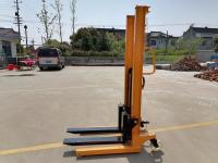 China Lifting Forklift 3 Tons 2 Tons Fully Electric Handling Loading And Unloading Forklift for sale