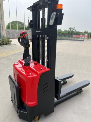Cina Peso leggero 1500kg 3000mm pallet stacker facile da controllare tutto elettrico straddle forklift stacker in vendita